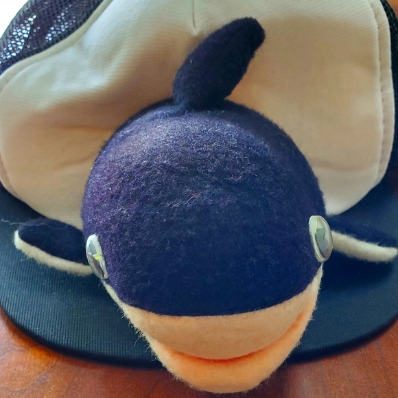 Source Unknown | Accessories | 979 Vintage Sea World Shamu Trucker Hat ...